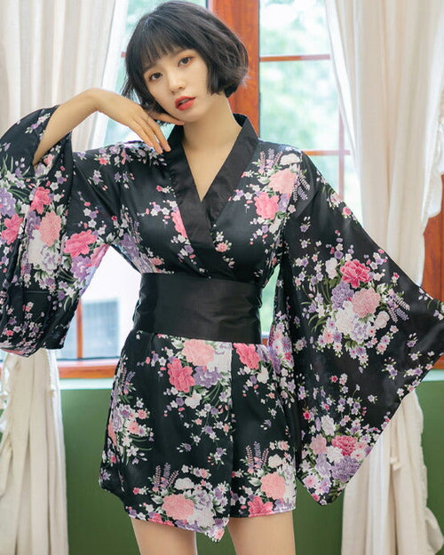 Shrine Maiden, Japanese Clothing, and Oiran Cosplay Costumes | A fusion ...